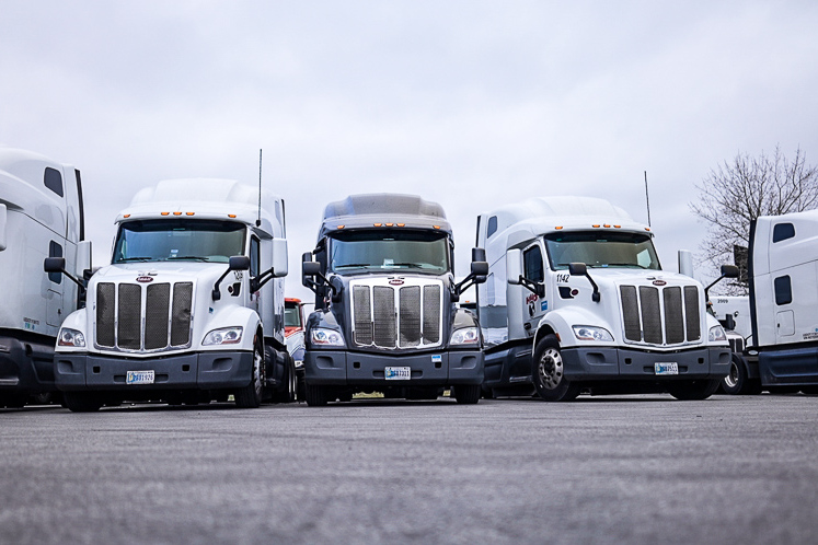 Flatbed vs Dry Van: Which of These Two Roads You Should Take